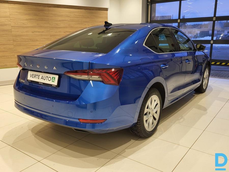 Blue Skoda Octavia 2023 in Riga, with an engine capacity of 2.00 L and mileage of 68 thousand km for 19490 €, photo 4 on AUTOMOTO.COM.LV