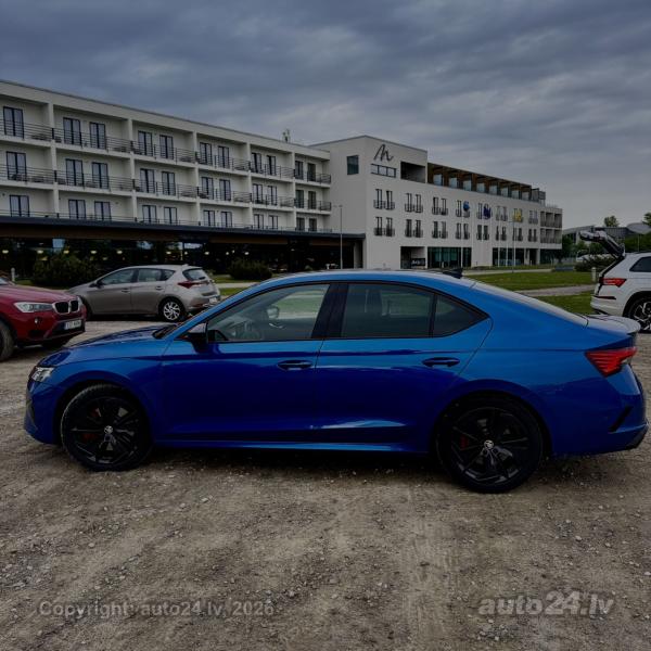 Zils Skoda Octavia 2024 Tallina, ar dzinēja tilpumu 2.00 L un nobraukumu 14 tūkst. km par 39000 €, foto 4 vietnē AUTOMOTO.COM.LV