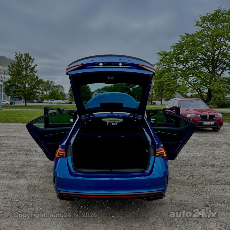 Zils Skoda Octavia 2024 Tallina, ar dzinēja tilpumu 2.00 L un nobraukumu 14 tūkst. km par 39000 €, foto 10 vietnē AUTOMOTO.COM.LV