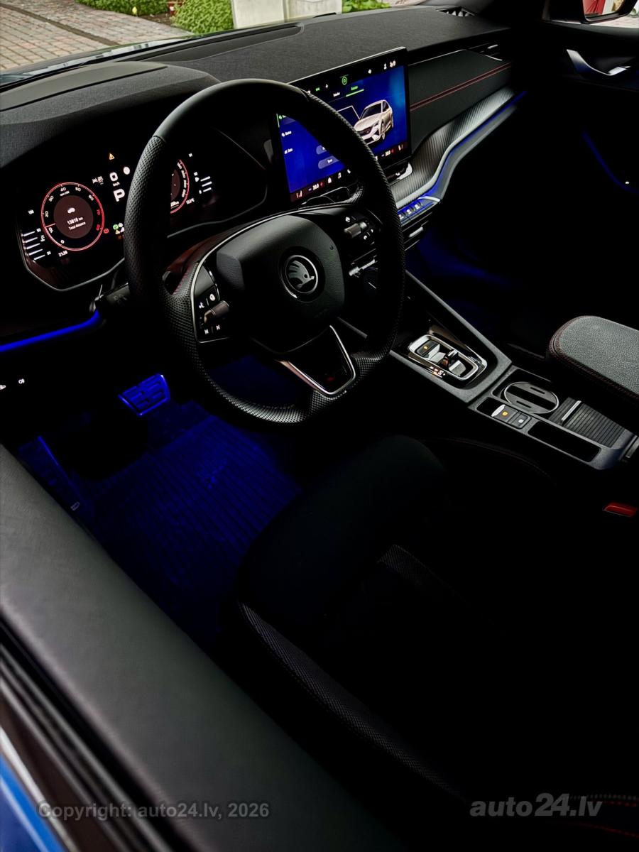 Zils Skoda Octavia 2024 Tallina, ar dzinēja tilpumu 2.00 L un nobraukumu 14 tūkst. km par 39000 €, foto 22 vietnē AUTOMOTO.COM.LV
