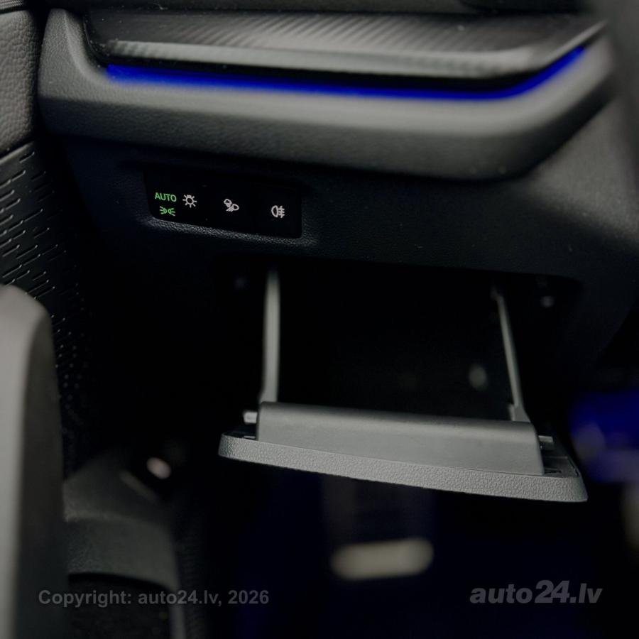 Zils Skoda Octavia 2024 Tallina, ar dzinēja tilpumu 2.00 L un nobraukumu 14 tūkst. km par 39000 €, foto 24 vietnē AUTOMOTO.COM.LV