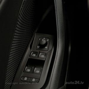 Zils Skoda Octavia 2024 Tallina, ar dzinēja tilpumu 2.00 L un nobraukumu 14 tūkst. km par 39000 €, foto 25 vietnē AUTOMOTO.COM.LV