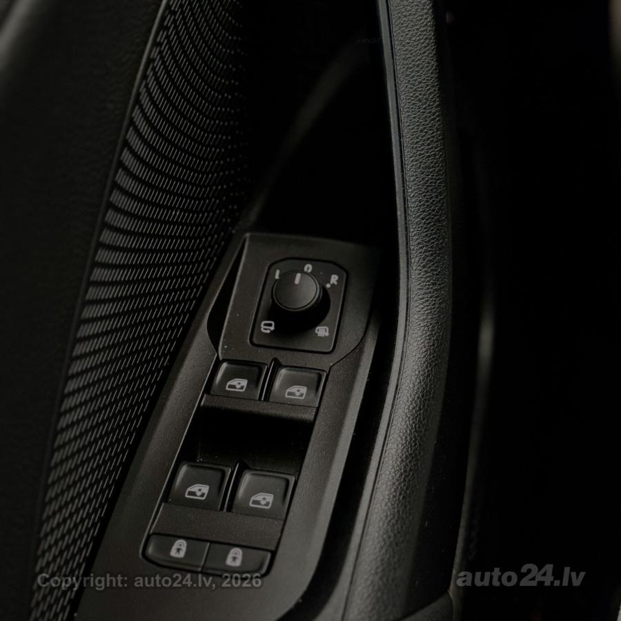 Zils Skoda Octavia 2024 Tallina, ar dzinēja tilpumu 2.00 L un nobraukumu 14 tūkst. km par 39000 €, foto 25 vietnē AUTOMOTO.COM.LV