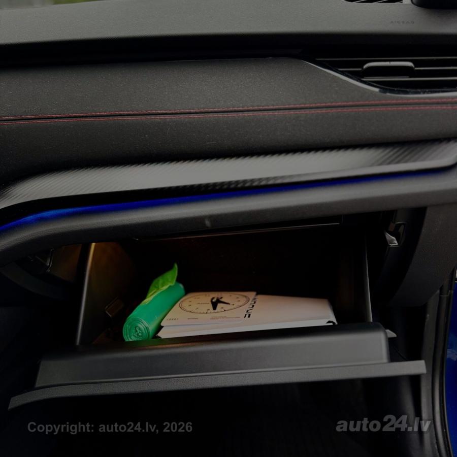 Zils Skoda Octavia 2024 Tallina, ar dzinēja tilpumu 2.00 L un nobraukumu 14 tūkst. km par 39000 €, foto 26 vietnē AUTOMOTO.COM.LV
