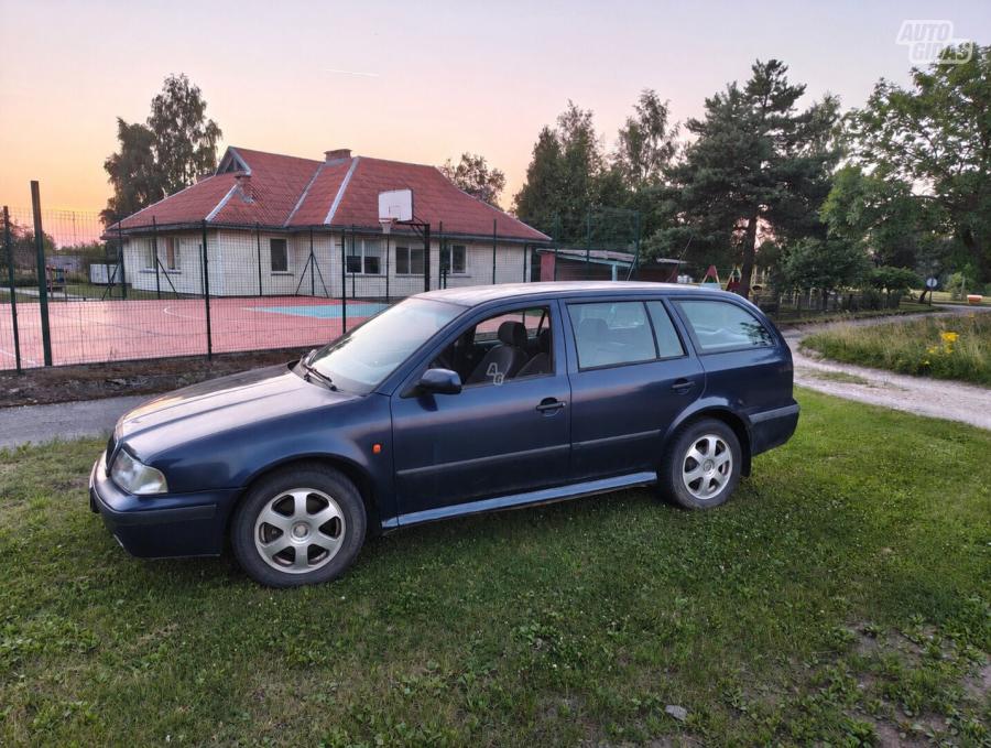Zils Skoda Octavia 2000 Molėtai, ar dzinēja tilpumu 1.90 L un nobraukumu 500 tūkst. km par 1300 €, foto 1 vietnē AUTOMOTO.COM.LV