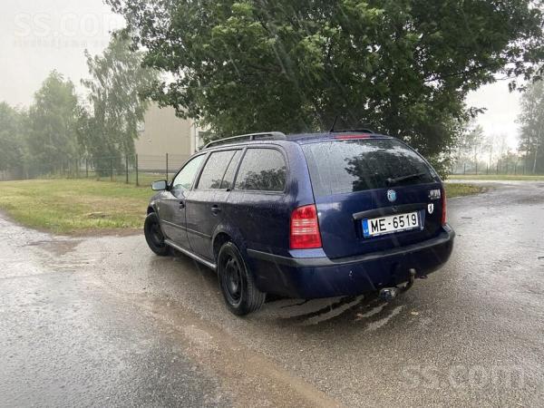 Zils Skoda Octavia 2003 Rīga, ar dzinēja tilpumu 1.90 L un nobraukumu 367 tūkst. km par 1500 €, foto 3 vietnē AUTOMOTO.COM.LV