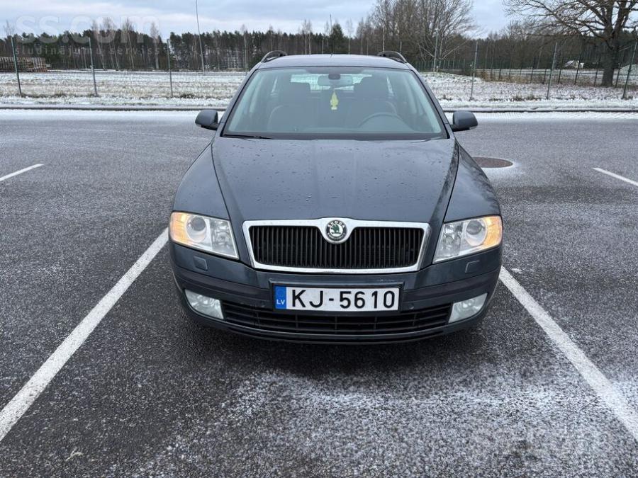Blue Skoda Octavia 2005 in Valmiera, with an engine capacity of 2.00 L and mileage of 438 thousand km for 1995 €, photo 1 on AUTOMOTO.COM.LV
