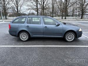 Blue Skoda Octavia 2005 in Valmiera, with an engine capacity of 2.00 L and mileage of 438 thousand km for 1995 €, photo 3 on AUTOMOTO.COM.LV