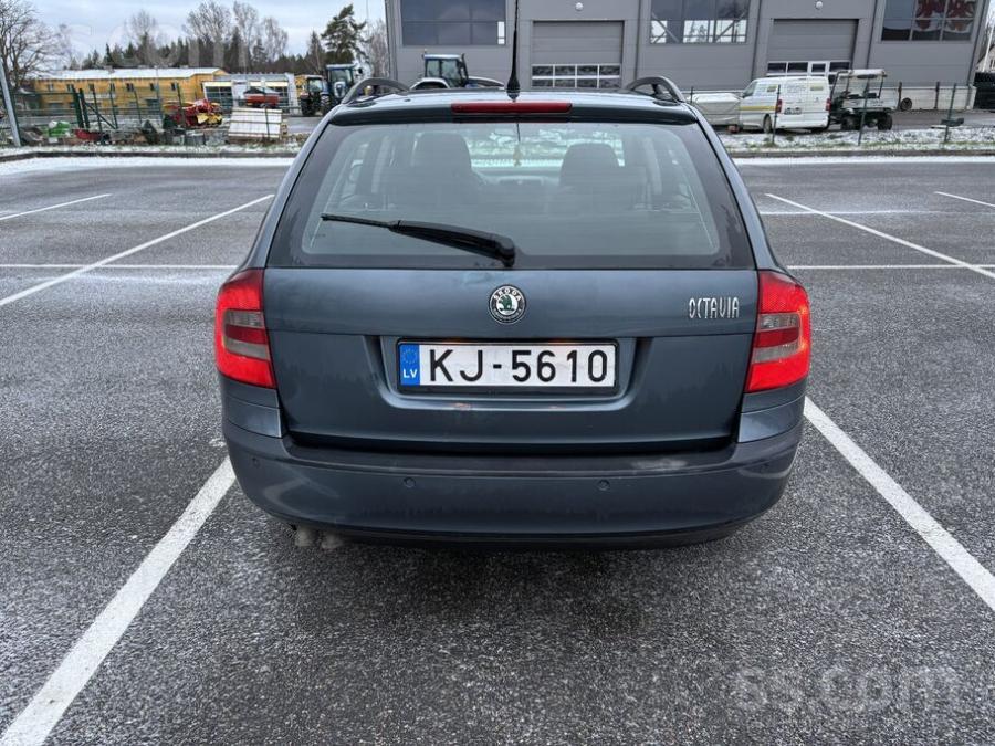 Blue Skoda Octavia 2005 in Valmiera, with an engine capacity of 2.00 L and mileage of 438 thousand km for 1995 €, photo 5 on AUTOMOTO.COM.LV