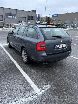 Blue Skoda Octavia 2005 in Valmiera, with an engine capacity of 2.00 L and mileage of 438 thousand km for 1995 €, photo 6 on AUTOMOTO.COM.LV