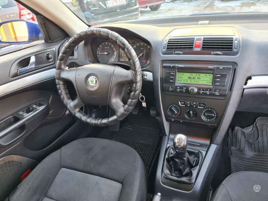 Zils Skoda Octavia 2006 Klaipėda, ar dzinēja tilpumu 1.90 L un nobraukumu 329 tūkst. km par 2399 €, foto 17 vietnē AUTOMOTO.COM.LV