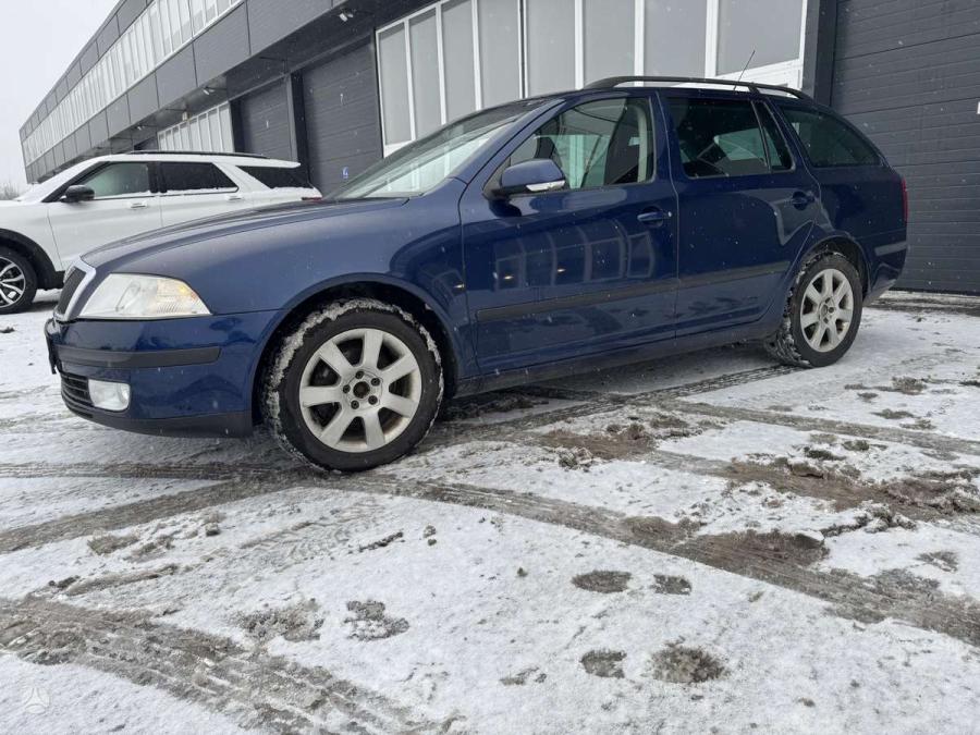 Blue Skoda Octavia 2007 in Kaunas, with an engine capacity of 1.60 L and mileage of 351 thousand km for 1500 €, photo 3 on AUTOMOTO.COM.LV