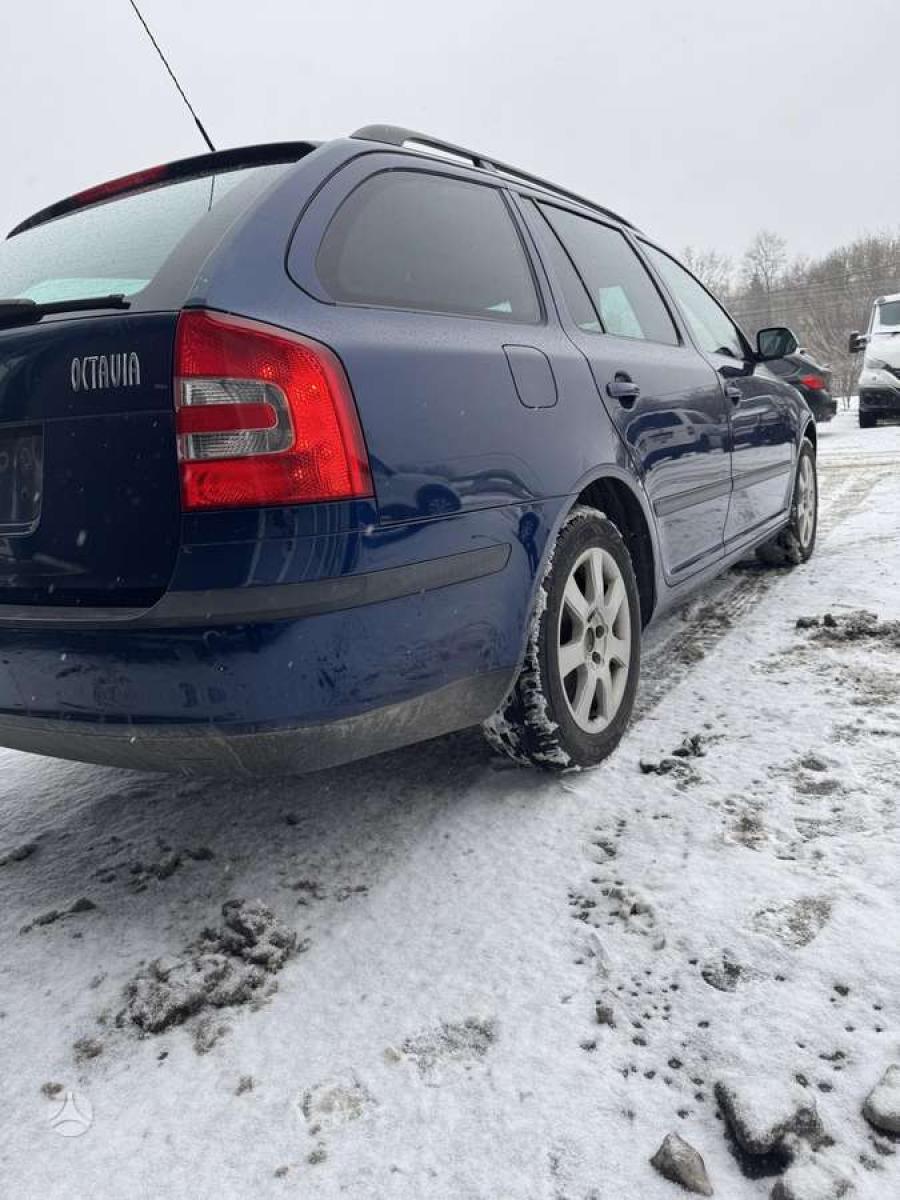 Blue Skoda Octavia 2007 in Kaunas, with an engine capacity of 1.60 L and mileage of 351 thousand km for 1500 €, photo 5 on AUTOMOTO.COM.LV