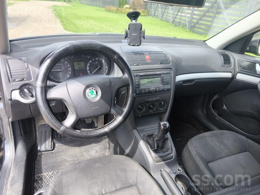 Zils Skoda Octavia 2007 Rīga, ar dzinēja tilpumu 1.90 L un nobraukumu 318 tūkst. km par 1400 €, foto 12 vietnē AUTOMOTO.COM.LV