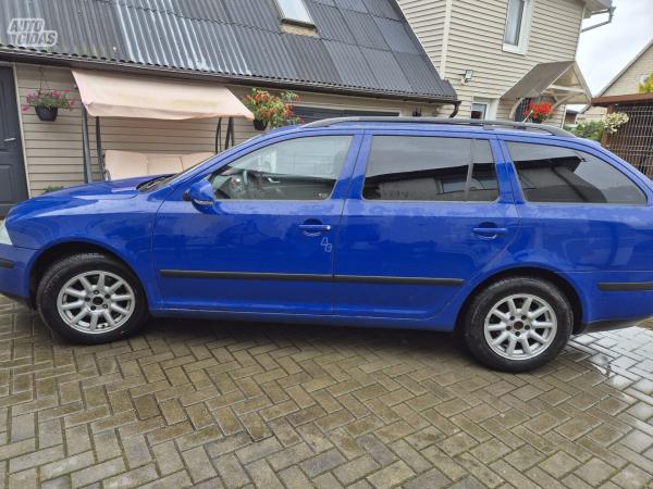 Skoda Octavia 2007 in Mazeikiai on AUTOMOTO.COM.LV Blue Skoda Octavia 2007 in Mazeikiai, with an engine capacity of 1.90 L and mileage of 305 thousand km for 1800 €, photo 4 on AUTOMOTO.COM.LV
