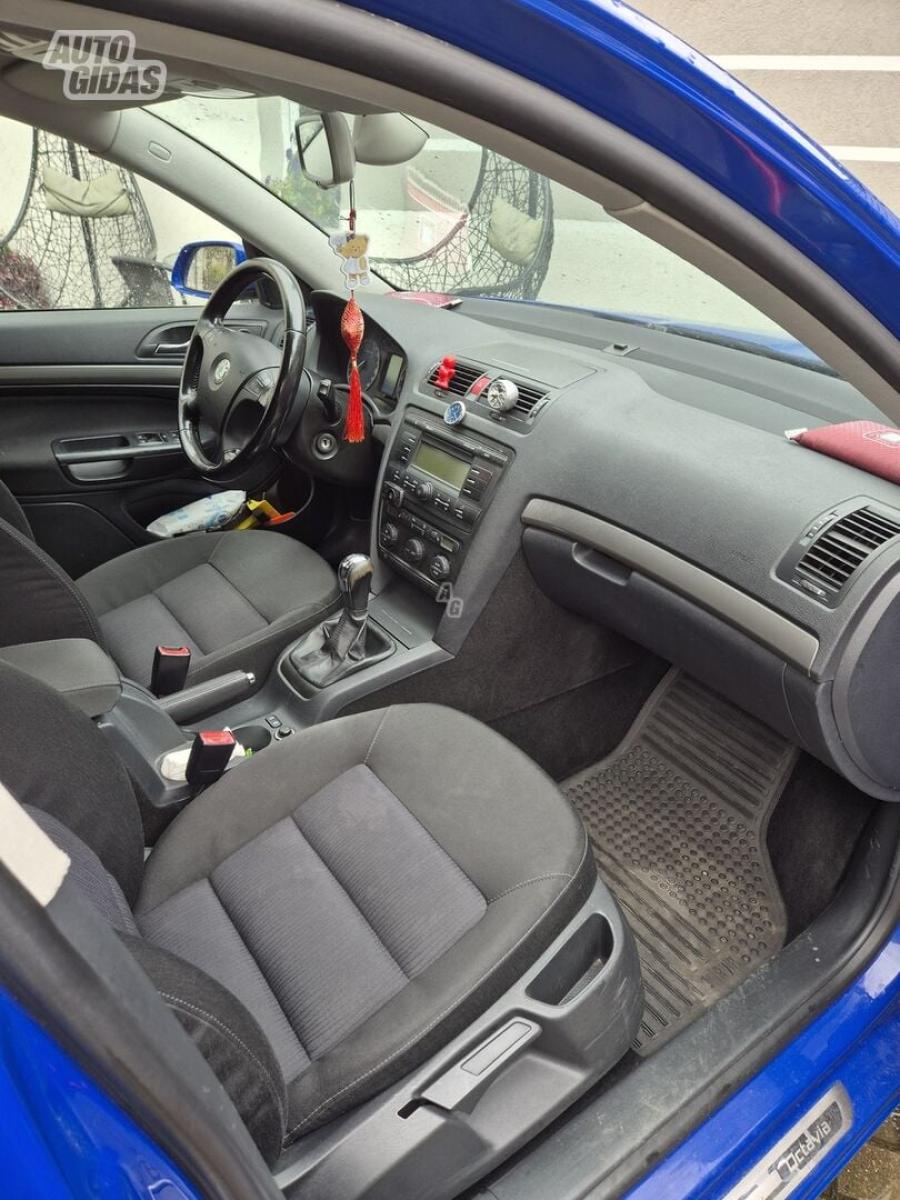 Blue Skoda Octavia 2007 in Mazeikiai, with an engine capacity of 1.90 L and mileage of 305 thousand km for 1800 €, photo 7 on AUTOMOTO.COM.LV