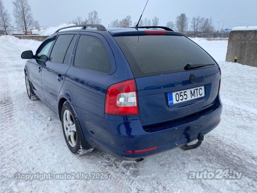 Zils Skoda Octavia 2010 Pērnava, ar dzinēja tilpumu 1.60 L un nobraukumu 304 tūkst. km par 3800 €, foto 3 vietnē AUTOMOTO.COM.LV