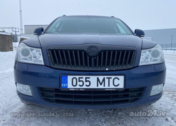 Zils Skoda Octavia 2010 Pērnava, ar dzinēja tilpumu 1.60 L un nobraukumu 304 tūkst. km par 3800 €, foto 4 vietnē AUTOMOTO.COM.LV