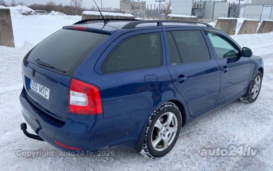 Zils Skoda Octavia 2010 Pērnava, ar dzinēja tilpumu 1.60 L un nobraukumu 304 tūkst. km par 3800 €, foto 5 vietnē AUTOMOTO.COM.LV