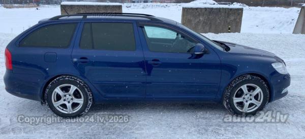 Zils Skoda Octavia 2010 Pērnava, ar dzinēja tilpumu 1.60 L un nobraukumu 304 tūkst. km par 3800 €, foto 7 vietnē AUTOMOTO.COM.LV