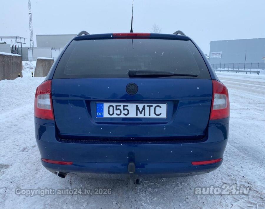 Zils Skoda Octavia 2010 Pērnava, ar dzinēja tilpumu 1.60 L un nobraukumu 304 tūkst. km par 3800 €, foto 8 vietnē AUTOMOTO.COM.LV