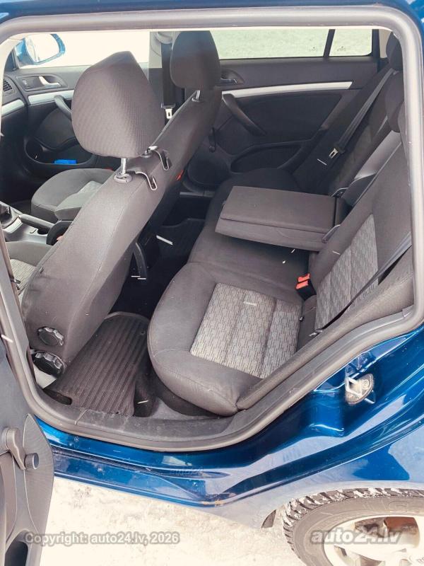 Zils Skoda Octavia 2010 Pērnava, ar dzinēja tilpumu 1.60 L un nobraukumu 304 tūkst. km par 3800 €, foto 11 vietnē AUTOMOTO.COM.LV