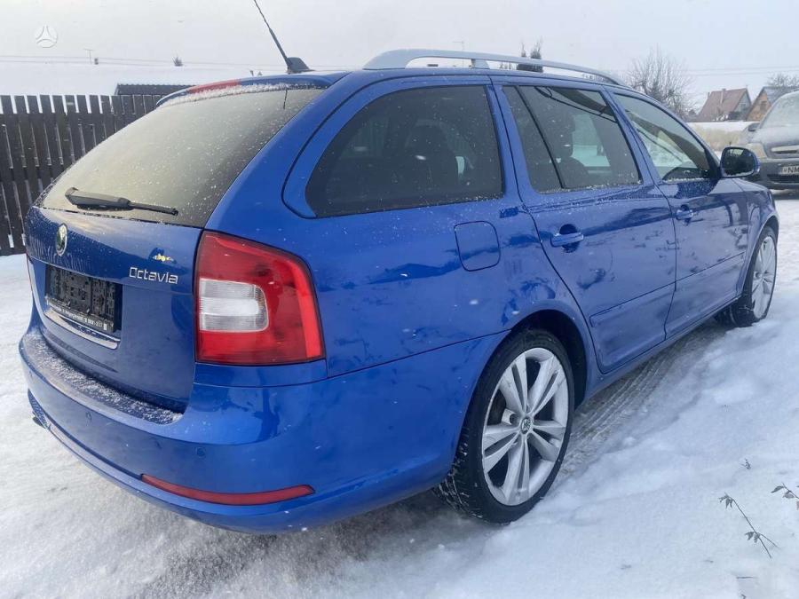 Blue Skoda Octavia 2010 in Marijampole, with an engine capacity of 1.97 L and mileage of 370 thousand km for 3950 €, photo 3 on AUTOMOTO.COM.LV