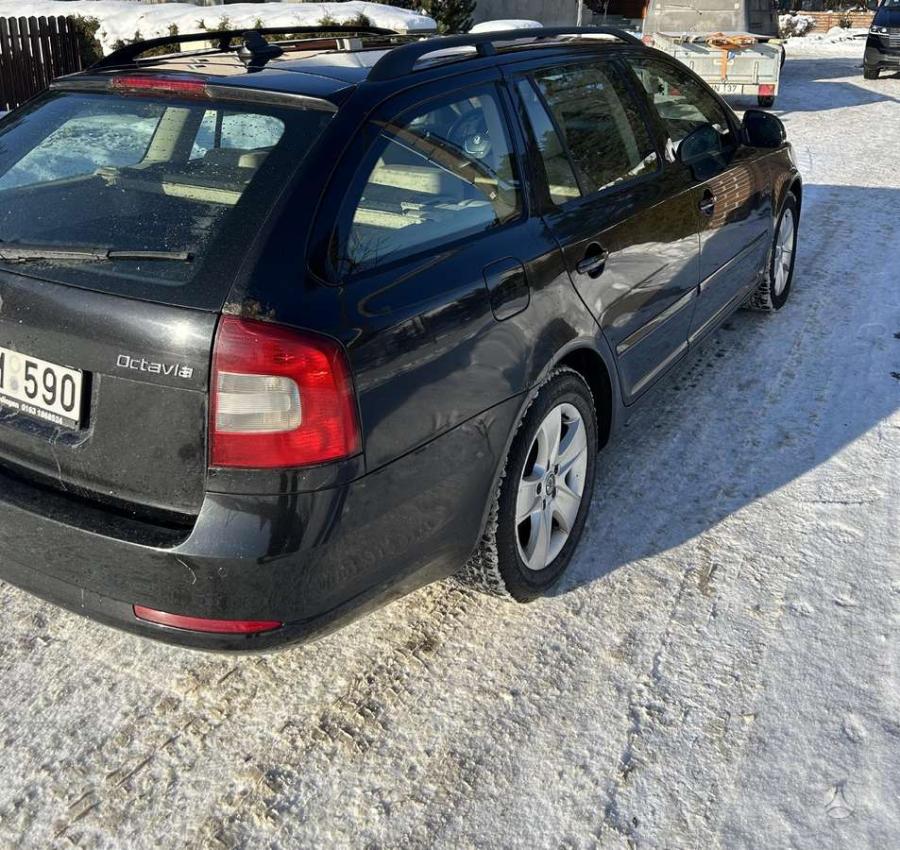 Zils Skoda Octavia 2010 Ukmergė, ar dzinēja tilpumu 1.97 L un nobraukumu 430 tūkst. km par 2450 €, foto 4 vietnē AUTOMOTO.COM.LV