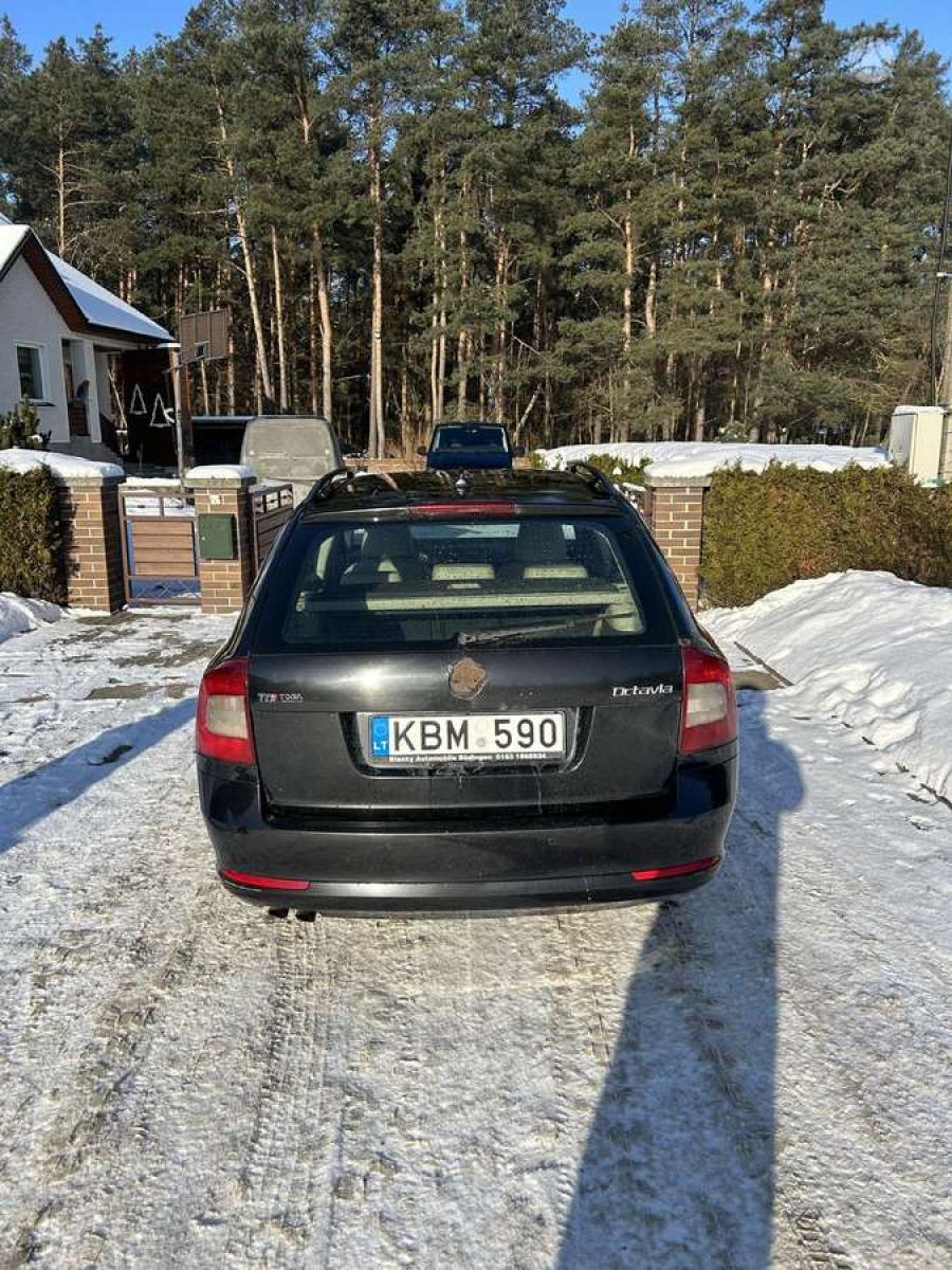 Zils Skoda Octavia 2010 Ukmergė, ar dzinēja tilpumu 1.97 L un nobraukumu 430 tūkst. km par 2450 €, foto 5 vietnē AUTOMOTO.COM.LV