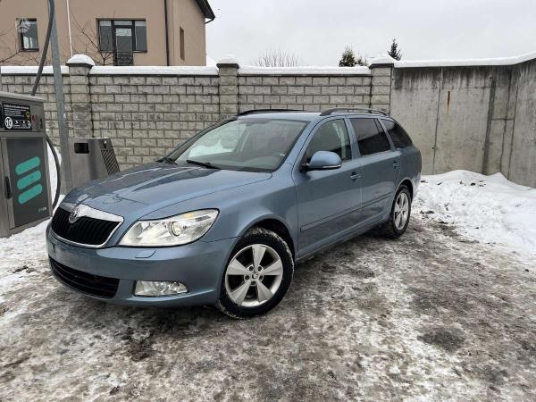 Blue Skoda Octavia 2010 in Kaunas, with an engine capacity of 1.97 L and mileage of 261 thousand km for 3700 €, photo 1 on AUTOMOTO.COM.LV