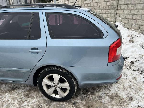 Blue Skoda Octavia 2010 in Kaunas, with an engine capacity of 1.97 L and mileage of 261 thousand km for 3700 €, photo 3 on AUTOMOTO.COM.LV