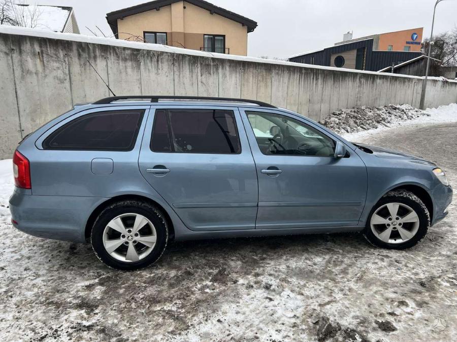 Blue Skoda Octavia 2010 in Kaunas, with an engine capacity of 1.97 L and mileage of 261 thousand km for 3700 €, photo 5 on AUTOMOTO.COM.LV