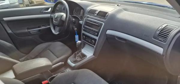 Zils Skoda Octavia 2010 Valmiera, ar dzinēja tilpumu 1.80 L un nobraukumu 224 tūkst. km par 2300 €, foto 9 vietnē AUTOMOTO.COM.LV