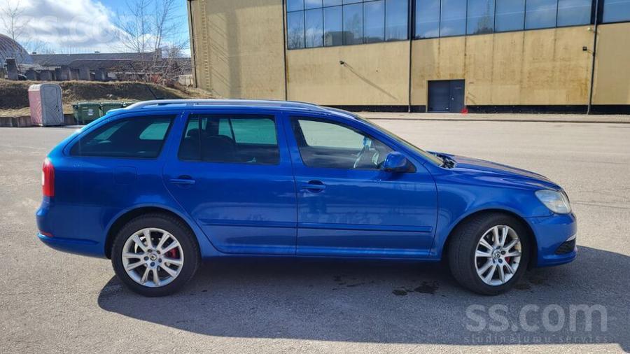 Blue Skoda Octavia 2010 in Talsi, with an engine capacity of 2.00 L and mileage of 0 thousand km for 3700 €, photo 5 on AUTOMOTO.COM.LV