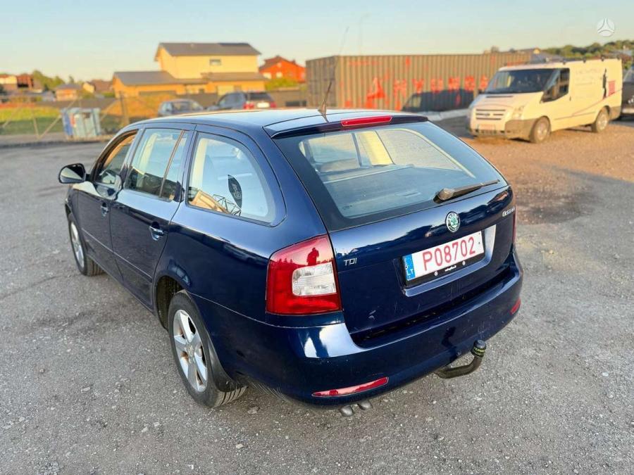 Zils Skoda Octavia 2010 Kauņa, ar dzinēja tilpumu 1.90 L un nobraukumu 271 tūkst. km par 2650 €, foto 4 vietnē AUTOMOTO.COM.LV