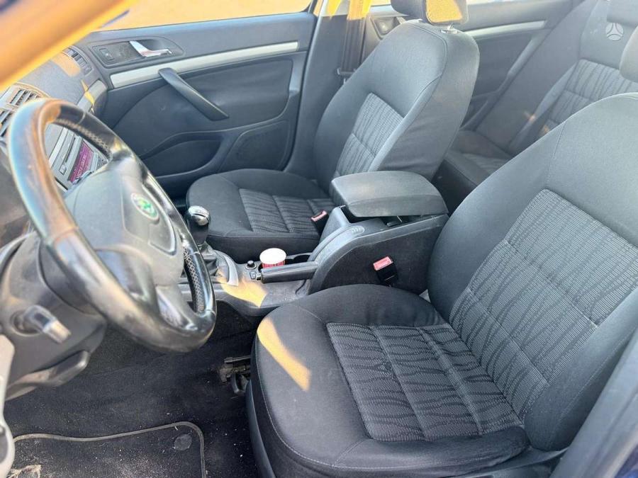 Zils Skoda Octavia 2010 Kauņa, ar dzinēja tilpumu 1.90 L un nobraukumu 271 tūkst. km par 2650 €, foto 16 vietnē AUTOMOTO.COM.LV