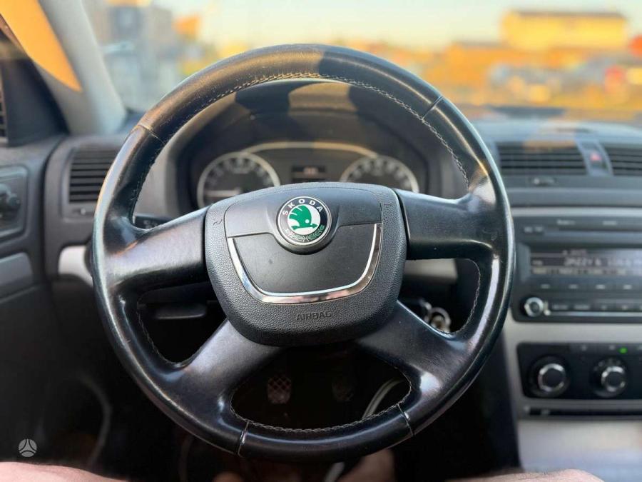 Zils Skoda Octavia 2010 Kauņa, ar dzinēja tilpumu 1.90 L un nobraukumu 271 tūkst. km par 2650 €, foto 18 vietnē AUTOMOTO.COM.LV