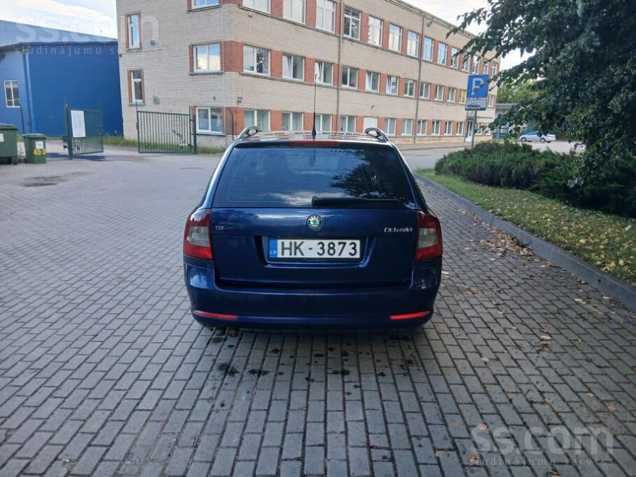Zils Skoda Octavia 2010 Ogre, ar dzinēja tilpumu 2.00 L un nobraukumu 228 tūkst. km par 2790 €, foto 5 vietnē AUTOMOTO.COM.LV