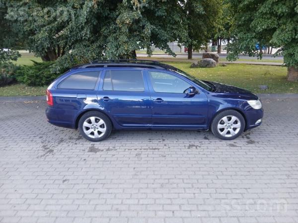 Zils Skoda Octavia 2010 Ogre, ar dzinēja tilpumu 2.00 L un nobraukumu 228 tūkst. km par 2790 €, foto 6 vietnē AUTOMOTO.COM.LV