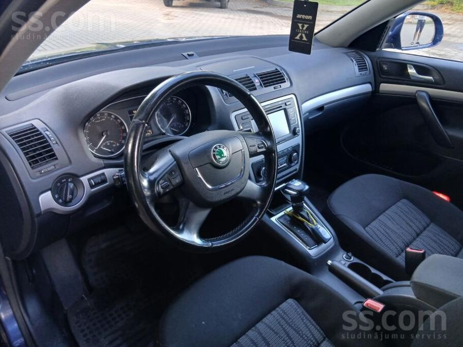 Zils Skoda Octavia 2010 Ogre, ar dzinēja tilpumu 2.00 L un nobraukumu 228 tūkst. km par 2790 €, foto 12 vietnē AUTOMOTO.COM.LV