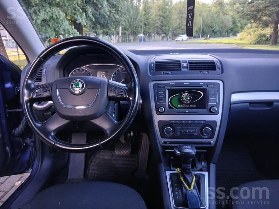Zils Skoda Octavia 2010 Ogre, ar dzinēja tilpumu 2.00 L un nobraukumu 228 tūkst. km par 2790 €, foto 15 vietnē AUTOMOTO.COM.LV