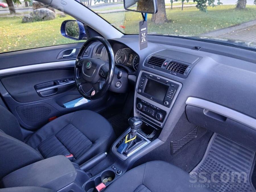 Zils Skoda Octavia 2010 Ogre, ar dzinēja tilpumu 2.00 L un nobraukumu 228 tūkst. km par 2790 €, foto 16 vietnē AUTOMOTO.COM.LV