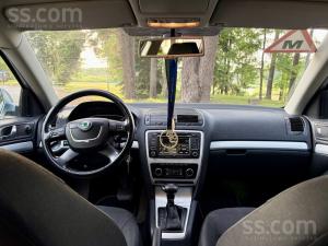 Zils Skoda Octavia 2010 Jēkabpils, ar dzinēja tilpumu 1.60 L un nobraukumu 306 tūkst. km par 1950 €, foto 6 vietnē AUTOMOTO.COM.LV