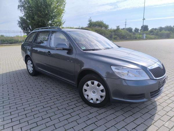 Blue Skoda Octavia 2010 in Marijampole, with an engine capacity of 1.60 L and mileage of 270 thousand km for 2799 €, photo 2 on AUTOMOTO.COM.LV