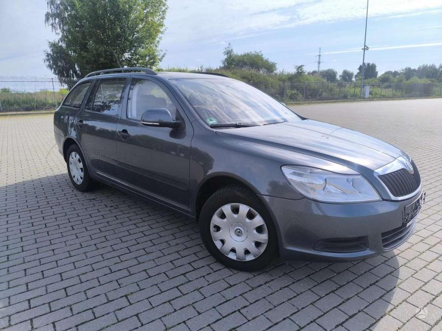 Zils Skoda Octavia 2010 Marijampole, ar dzinēja tilpumu 1.60 L un nobraukumu 270 tūkst. km par 2799 €, foto 3 vietnē AUTOMOTO.COM.LV