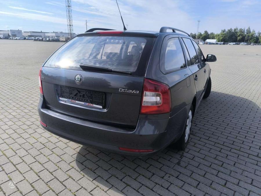 Zils Skoda Octavia 2010 Marijampole, ar dzinēja tilpumu 1.60 L un nobraukumu 270 tūkst. km par 2799 €, foto 4 vietnē AUTOMOTO.COM.LV