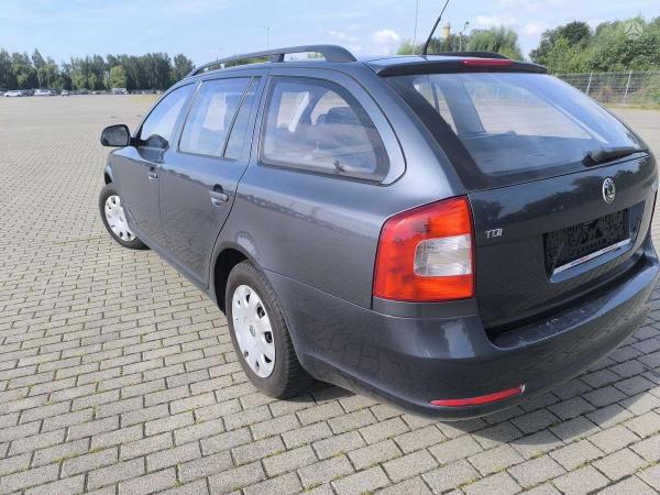 Blue Skoda Octavia 2010 in Marijampole, with an engine capacity of 1.60 L and mileage of 270 thousand km for 2799 €, photo 4 on AUTOMOTO.COM.LV