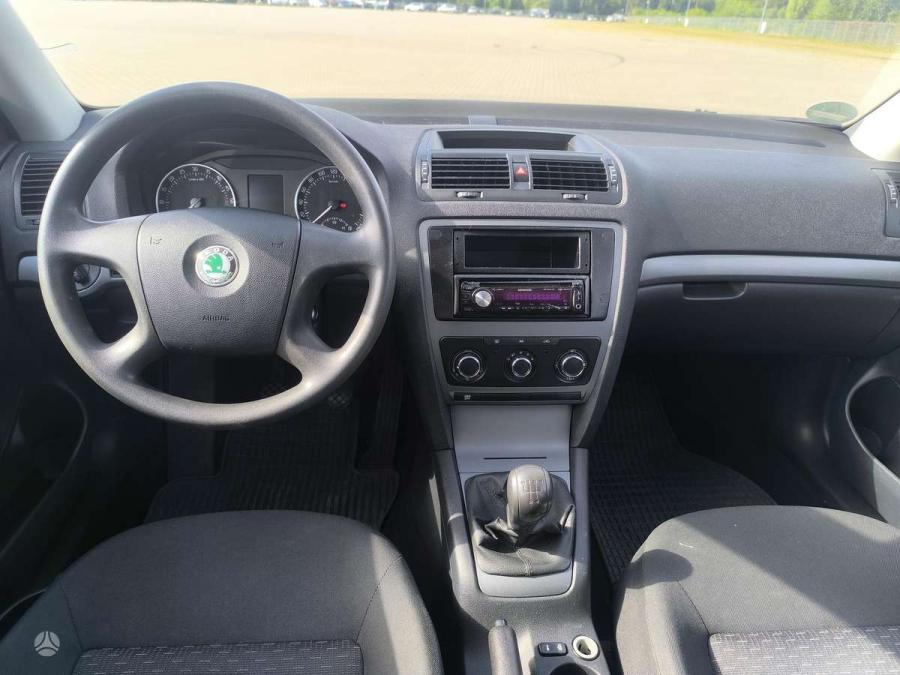 Zils Skoda Octavia 2010 Marijampole, ar dzinēja tilpumu 1.60 L un nobraukumu 270 tūkst. km par 2799 €, foto 7 vietnē AUTOMOTO.COM.LV