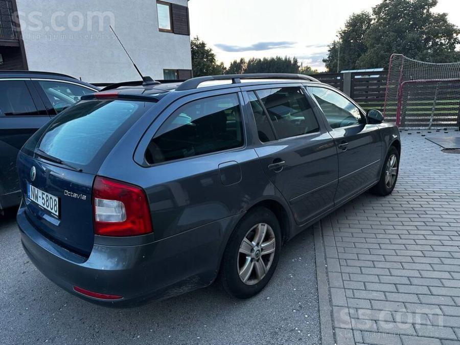 Синий Шкода Октавия 2010 в Рига, объемом двигателя 1.60 л и пробегом 345 тыс. км за 1000 €, фото 4 на AUTOMOTO.COM.LV