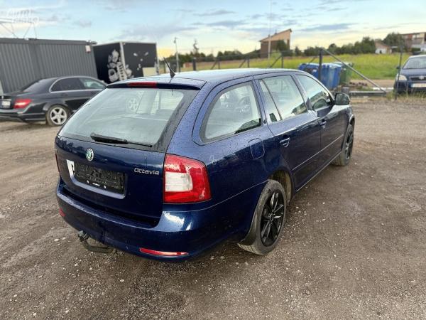 Blue Skoda Octavia 2010 in Kaunas, with an engine capacity of 1.90 L and mileage of 274 thousand km for 2499 €, photo 5 on AUTOMOTO.COM.LV
